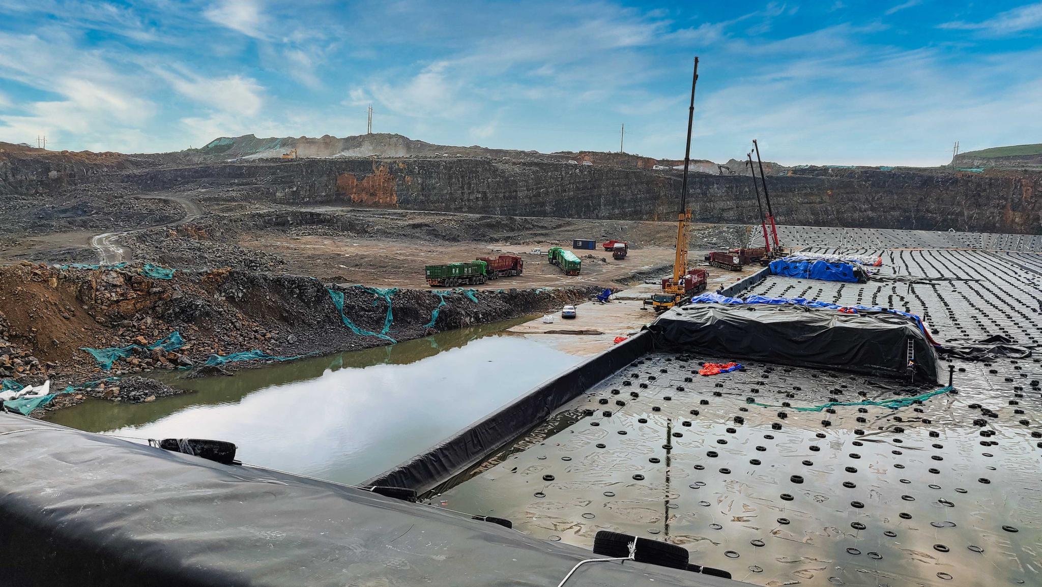 Permanent leak monitoring of an ash storage landfill liner pond