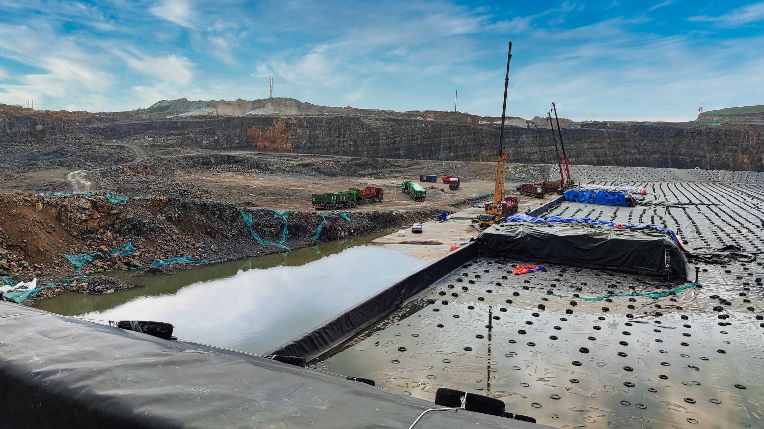 Permanent leak monitoring of an ash storage landfill liner pond